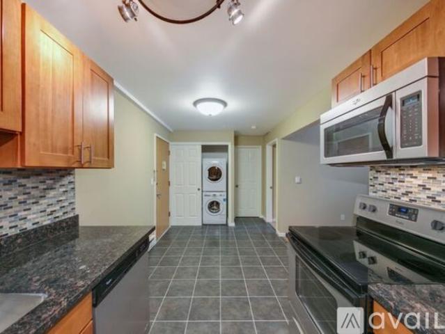 1 BR, 1 BA Apartment 11300 5th Ave NE, Unit 10, Seattle, WA 98125