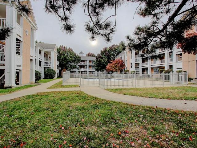 1 BR, 1 BA Apartment 11540 Holiday Drive Unit 30 2003, Kansas City, MO 64134