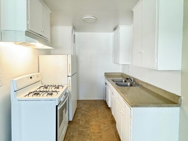 1 BR, 1 BA Apartment 1160 East Alosta Avenue, Unit 09, Azusa, CA 91702