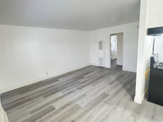 1 BR, 1 BA Apartment 1160 East Alosta Avenue, Unit 32, Azusa, CA 91702