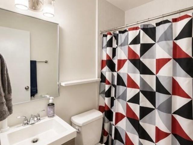 1 BR, 1 BA Apartment 116 Buena Vista Avenue, Unit Unit B Front Room, Greenville, SC 29607