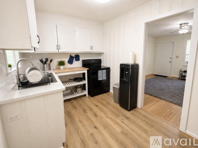 1 BR, 1 BA Apartment 116 Buena Vista Avenue, Unit B Master Back Room, Greenville, SC 29607