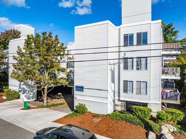 1 BR, 1 BA Apartment 11740 Greenwood Avenue North #109 Unit 304, Seattle, WA 98133