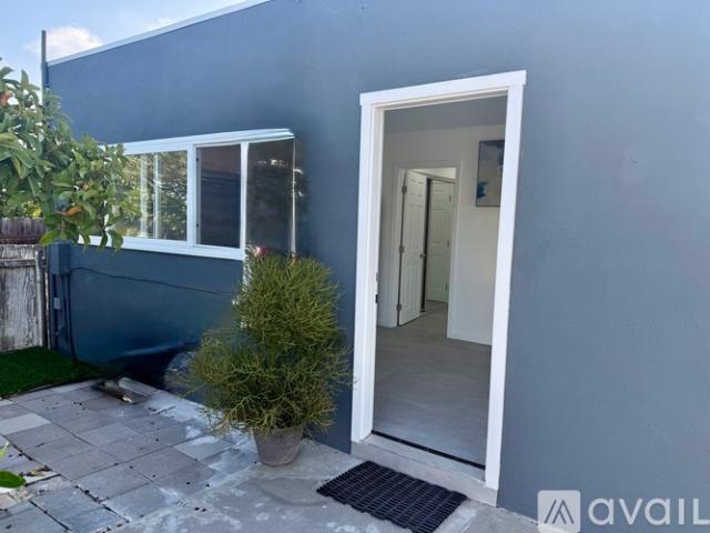 1 BR, 1 BA Apartment 118 South Helberta Avenue, Redondo Beach, CA 90277