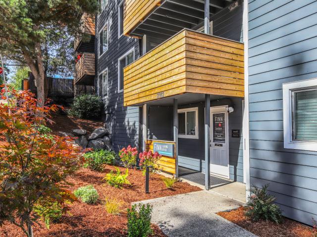 1 BR, 1 BA Apartment 12002 Roosevelt Way Northeast Unit C 305, Seattle, WA 98125