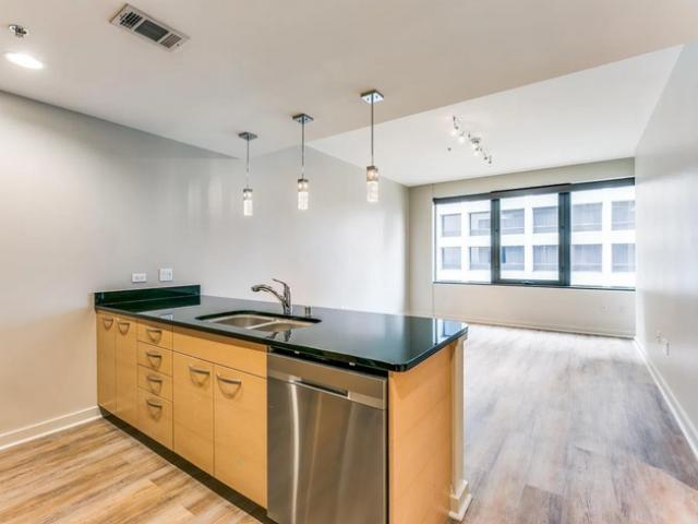 1 BR, 1 BA Apartment 1200 Main St, Dallas, TX 75202