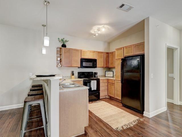 1 BR, 1 BA Apartment 1201 Covell Village Dr Unit 404, Edmond, OK 73003
