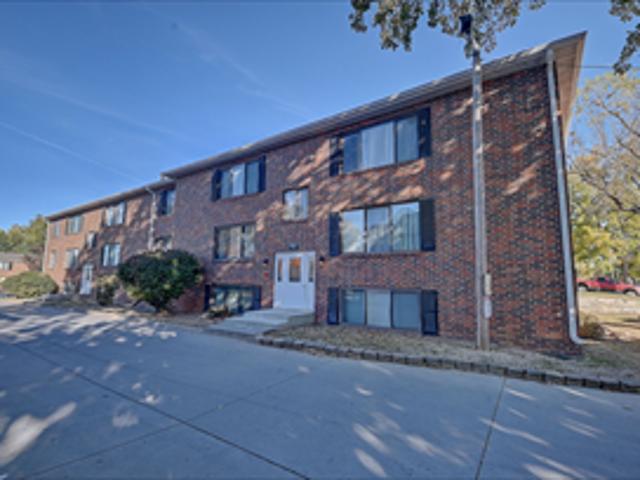 1 BR, 1 BA Apartment 1215 Oakland Rd NE, Cedar Rapids, IA 52402