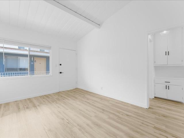 1 BR, 1 BA Apartment 12238 Grevillea Ave Hawthorne, CA 90250