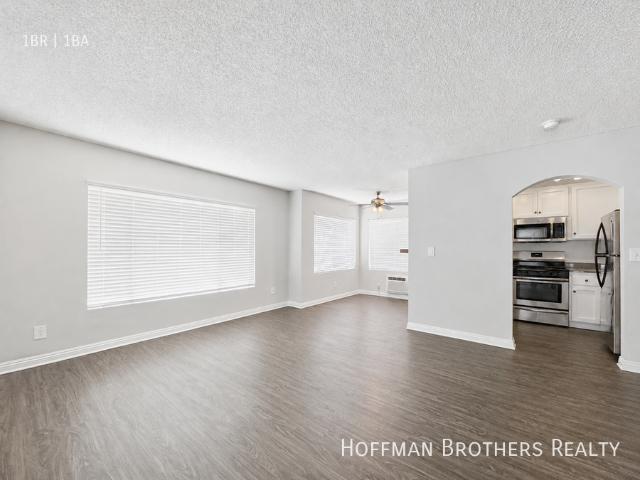 1 BR, 1 BA Apartment 1229 N Mansfield Ave, Los Angeles, CA 90038