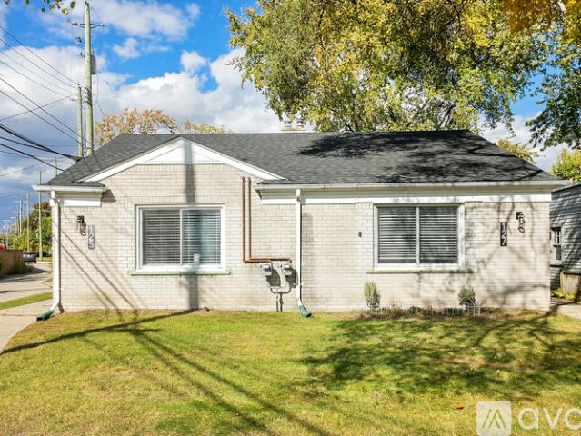 1 BR, 1 BA Apartment 127 E Hazelhurst St, Unit 127, Ferndale, MI 48220