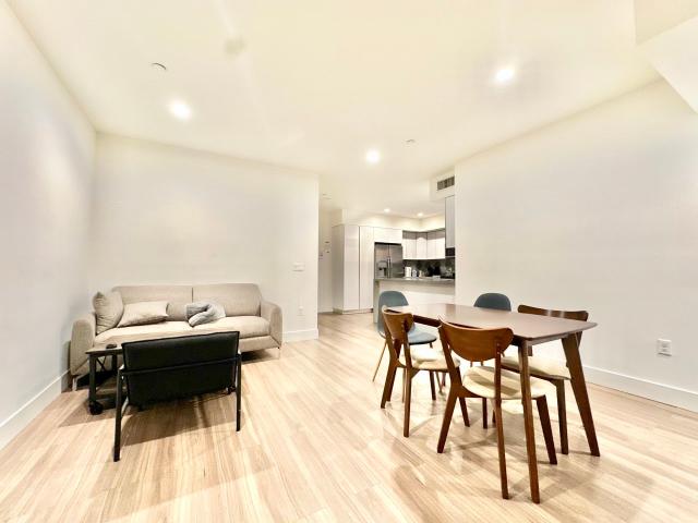 1 BR, 1 BA Apartment 1265 Barry Ave Unit 305 1 Private Bathroom, Los Angeles, CA 90025