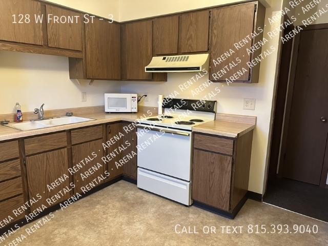 1 BR, 1 BA Apartment 128 W Front St, Byron, IL 61010