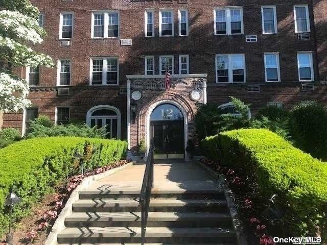 1 BR, 1 BA Apartment 12 Hamilton Pl, Garden City, NY 11530