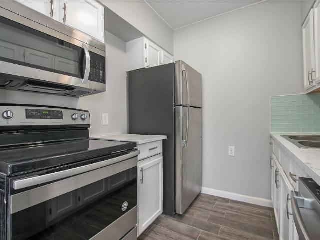 1 BR, 1 BA Apartment 1301 Brush Creek Blvd Unit 1301 3C, Kansas City, MO 64110