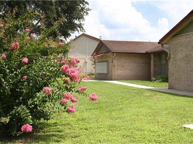 1 BR, 1 BA Apartment 1301 South Tyler Street, Beeville, TX 78102