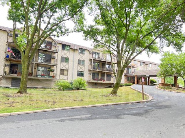 1 BR, 1 BA Apartment 1304 W Medicine Lake Dr, Plymouth, MN 55441