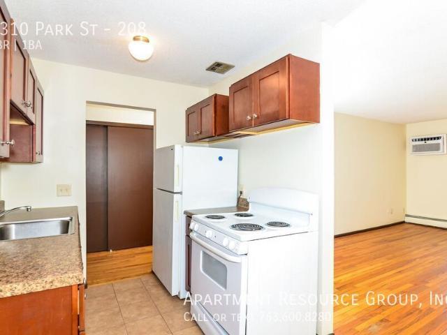 1 BR, 1 BA Apartment 1310 Park St, St Paul, MN 55117