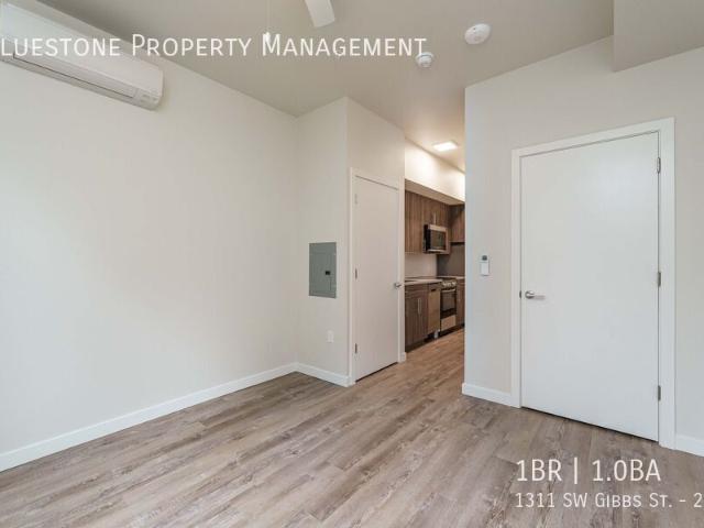 1 BR, 1 BA Apartment 1311 SW Gibbs St Portland, OR 97239