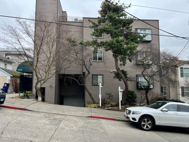 1 BR, 1 BA Apartment 1312 6th Ave N, Seattle, WA 98109
