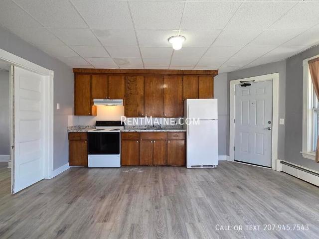 1 BR, 1 BA Apartment 131 College Ave. Apt Waterville, ME 04901