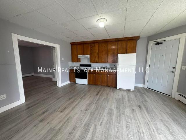 1 BR, 1 BA Apartment 131 College Ave. Apt Waterville, ME 04901