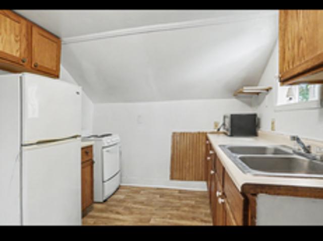 1 BR, 1 BA Apartment 132 Reed Street, Unit 3, Kalamazoo, MI 49001