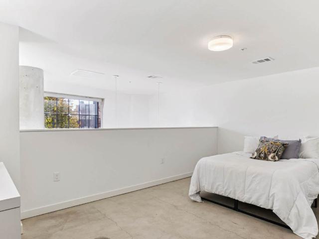 1 BR, 1 BA Apartment 1333 Powell Street Unit 208, Emeryville, CA 94608