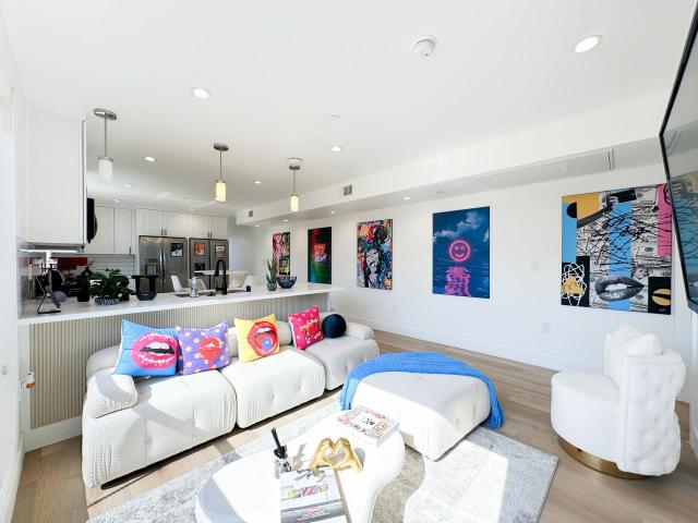 1 BR, 1 BA Apartment 1338 West 35th Place Unit 1338 1/2 W 35th Pl Rm302 Private Bathroom, Los Angeles, CA 90007
