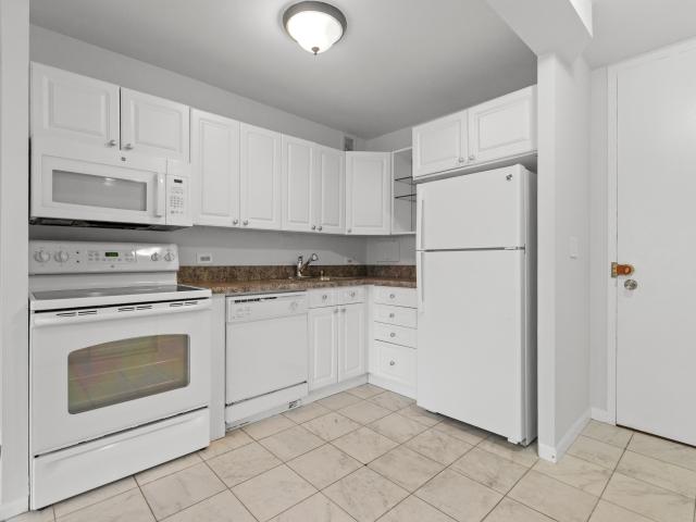 1 BR, 1 BA Apartment 1344 North Dearborn, Chicago, IL 60610