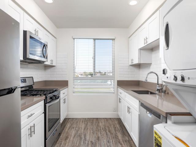 1 BR, 1 BA Apartment 13607 Cordary Avenue Unit 243, Hawthorne, CA 90250