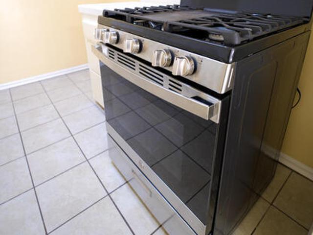 1 BR, 1 BA Apartment 13601 Van Ness Avenue, Unit 9, Gardena, CA 90249