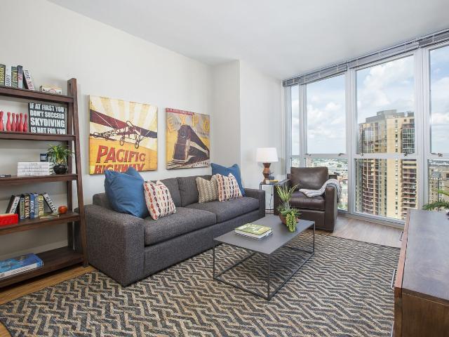1 BR, 1 BA Apartment 1369 Spruce Place Unit 1211, Minneapolis, MN 55403