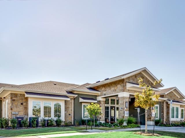 1 BR, 1 BA Apartment 2420 East Mc kinney Road Unit 1 bed, 1 bath, $949, Denton, TX 76201