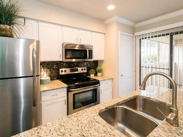 1 BR, 1 BA Apartment 2452 Highway 121 Unit 26 2606, Bedford, TX 76021