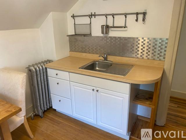 1 BR, 1 BA Apartment 24 School St, Unit 2, Burlington, VT 05401