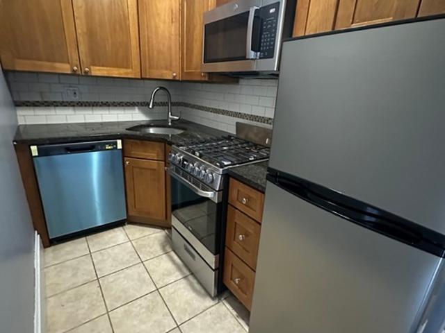 1 BR, 1 BA Apartment 251 Lafayette Ave, Unit 3, Cliffside Park, NJ 07010