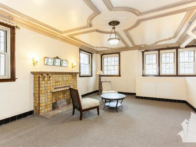 1 BR, 1 BA Apartment 2536 North Sawyer Avenue, Chicago, IL 60647
