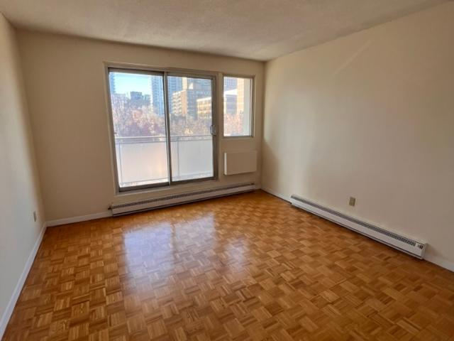 1 BR, 1 BA Apartment 263 MacLaren St, Ottawa, ON K2P 0M1