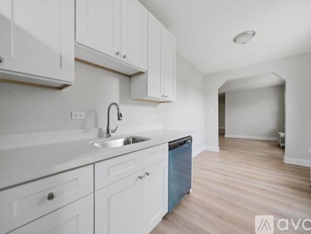 1 BR, 1 BA Apartment 2600 N Kimball Ave, Unit 411, Chicago, IL 60647