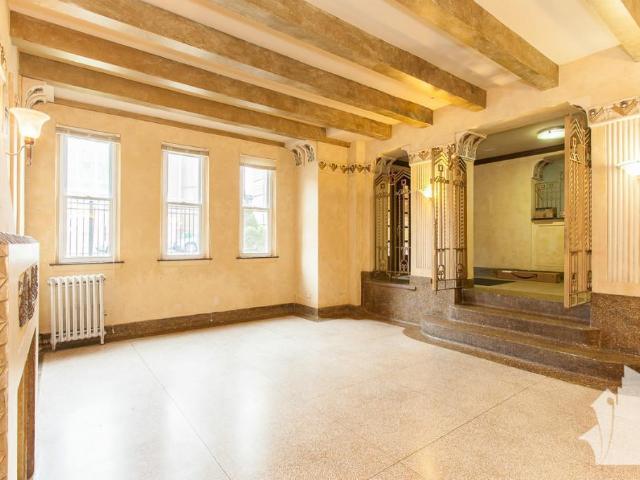 1 BR, 1 BA Apartment 2600 North Kimball Avenue, Chicago, IL 60647