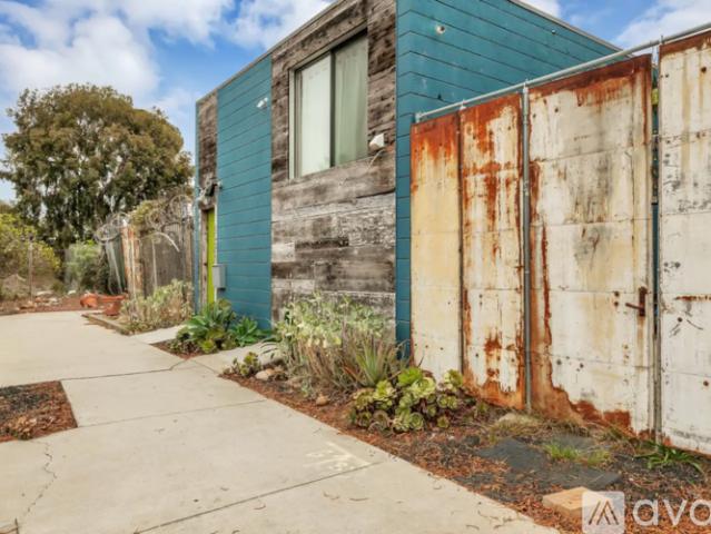 1 BR, 1 BA Apartment 2635 Logan Ave, Unit Office Space, San Diego, CA 92113