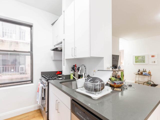 1 BR, 1 BA Apartment 26 Grove street, New York, NY 10014