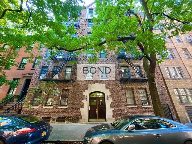 1 BR, 1 BA Apartment 26 Grove Street, New York, NY 10014