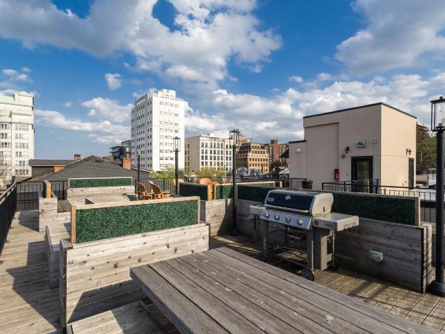 1 BR, 1 BA Apartment 27 Bold St, Hamilton, ON L8P1T3