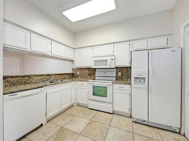 1 BR, 1 BA Apartment 2901 San Jacinto Boulevard, Austin, TX 78705