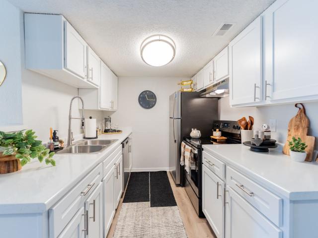 1 BR, 1 BA Apartment 2905 S Lees Summit Rd Unit 1218, Independence, MO 64055