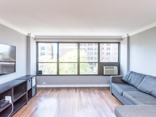 1 BR, 1 BA Apartment 2930 Sheridan Road, Chicago, IL 60657
