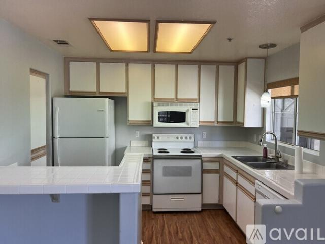 1 BR, 1 BA Apartment 2960 Champion Way, Unit 105, Tustin, CA 92782