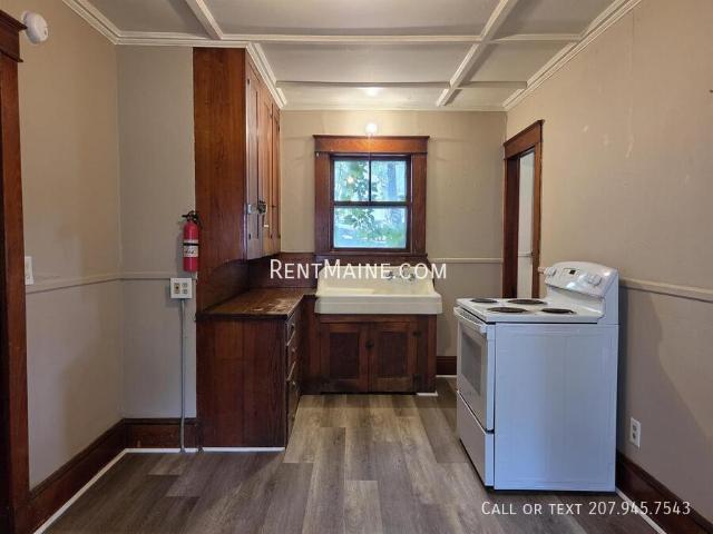 1 BR, 1 BA Apartment 29 Elm St. Apt Waterville, ME 04901